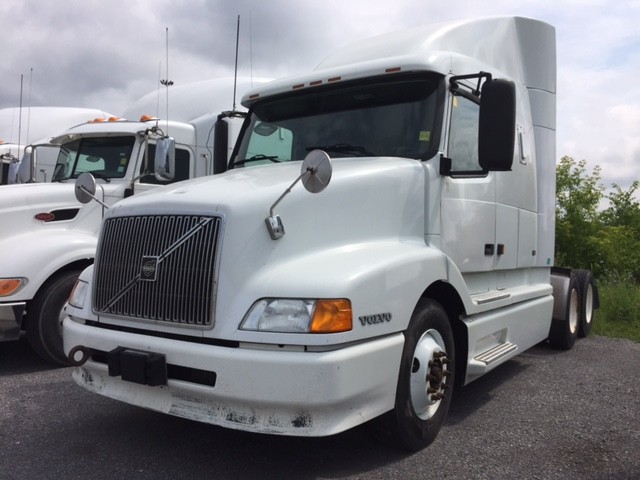 2001 Volvo VNL 670
