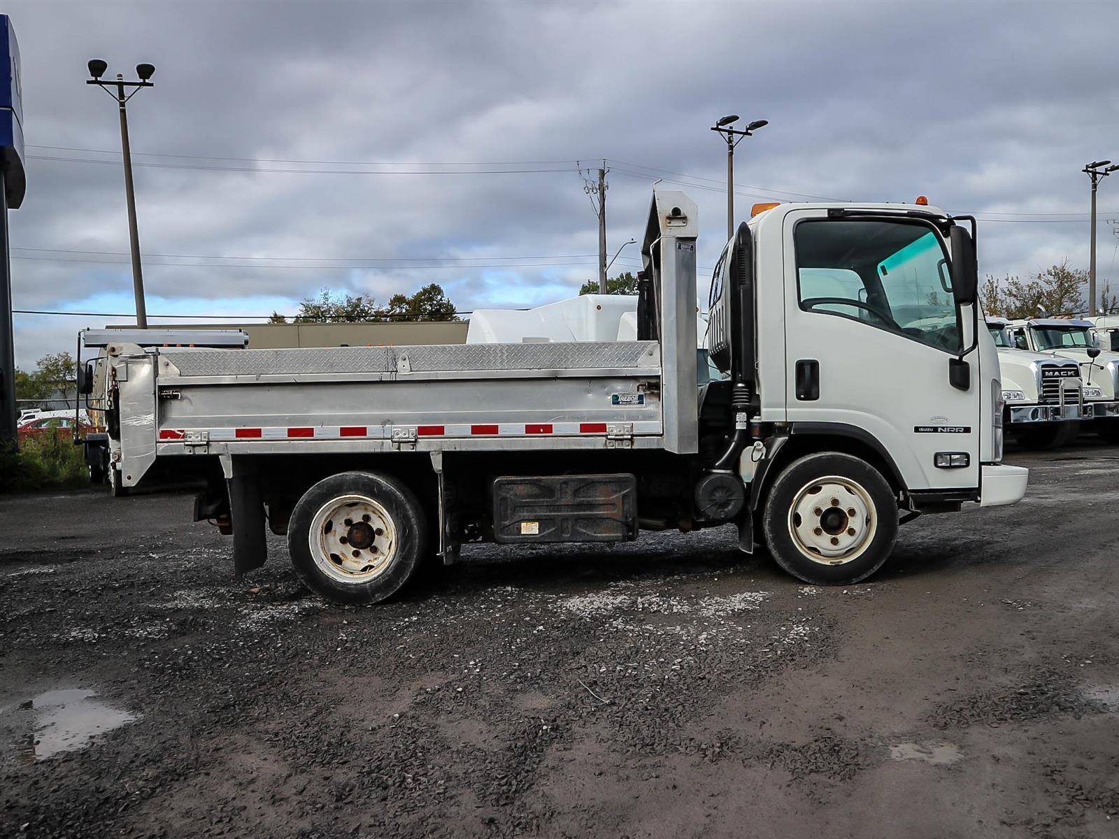 2011 Isuzu NRR