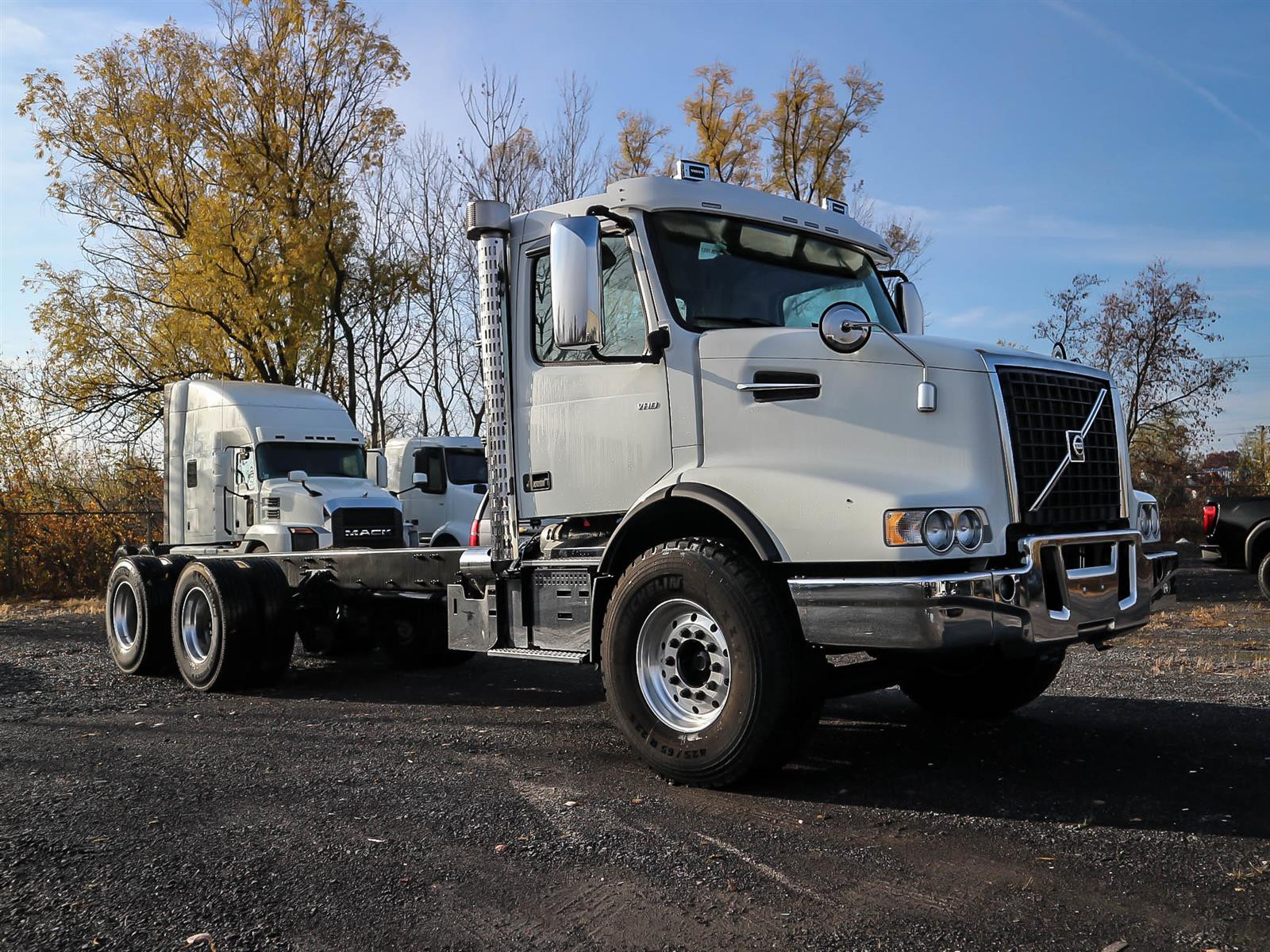 2020 Volvo VHD64B300