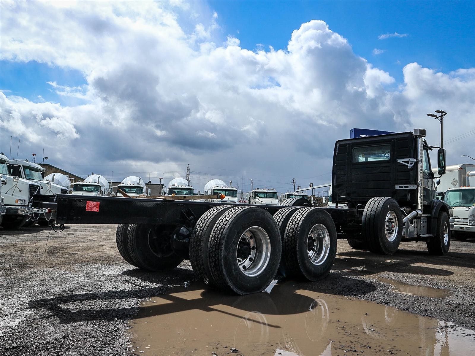 2021 Volvo VHD 300