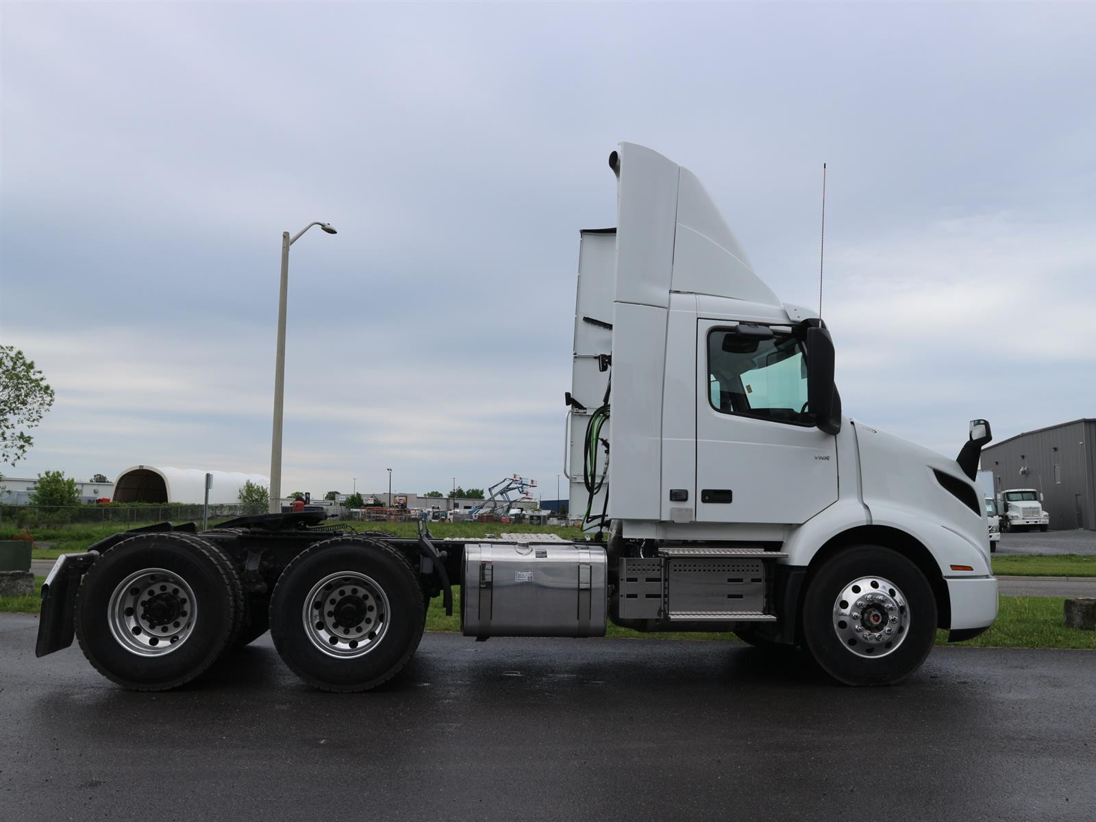 2021 Volvo VNR 300